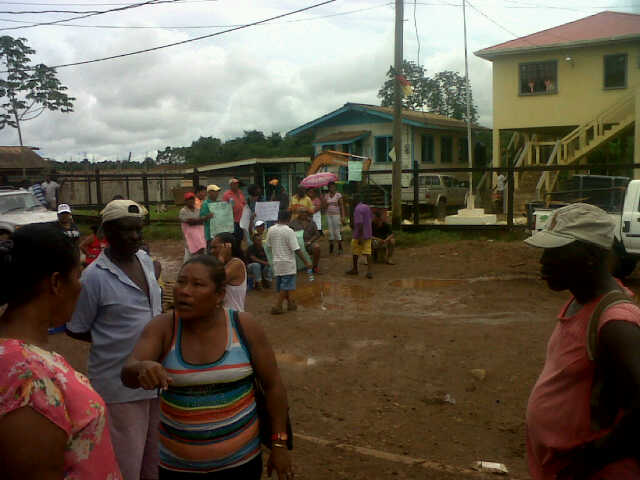 Port Kaituma residents protest poor roads, bad local governance ...